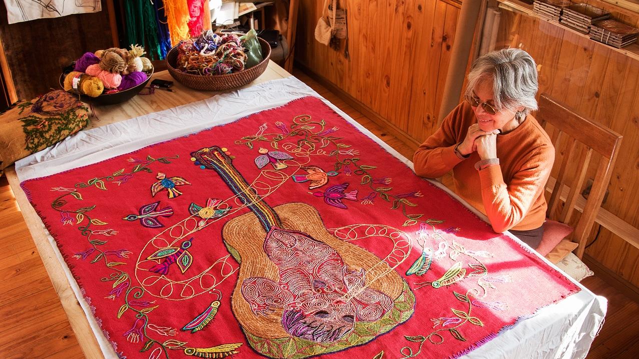 Exposición de arpilleras homenajea vida de Violeta Parra | Museo del Limarí
